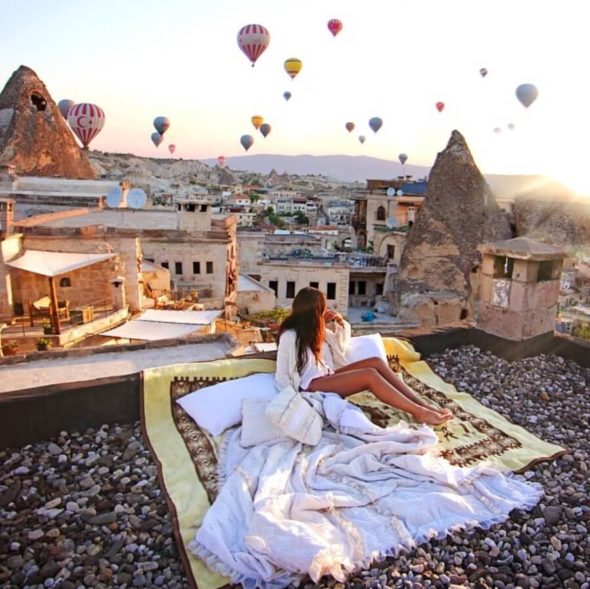 20 BEST FEMALE TRAVEL BLOGGERS YOU MUST FOLLOW - The Asia Collective